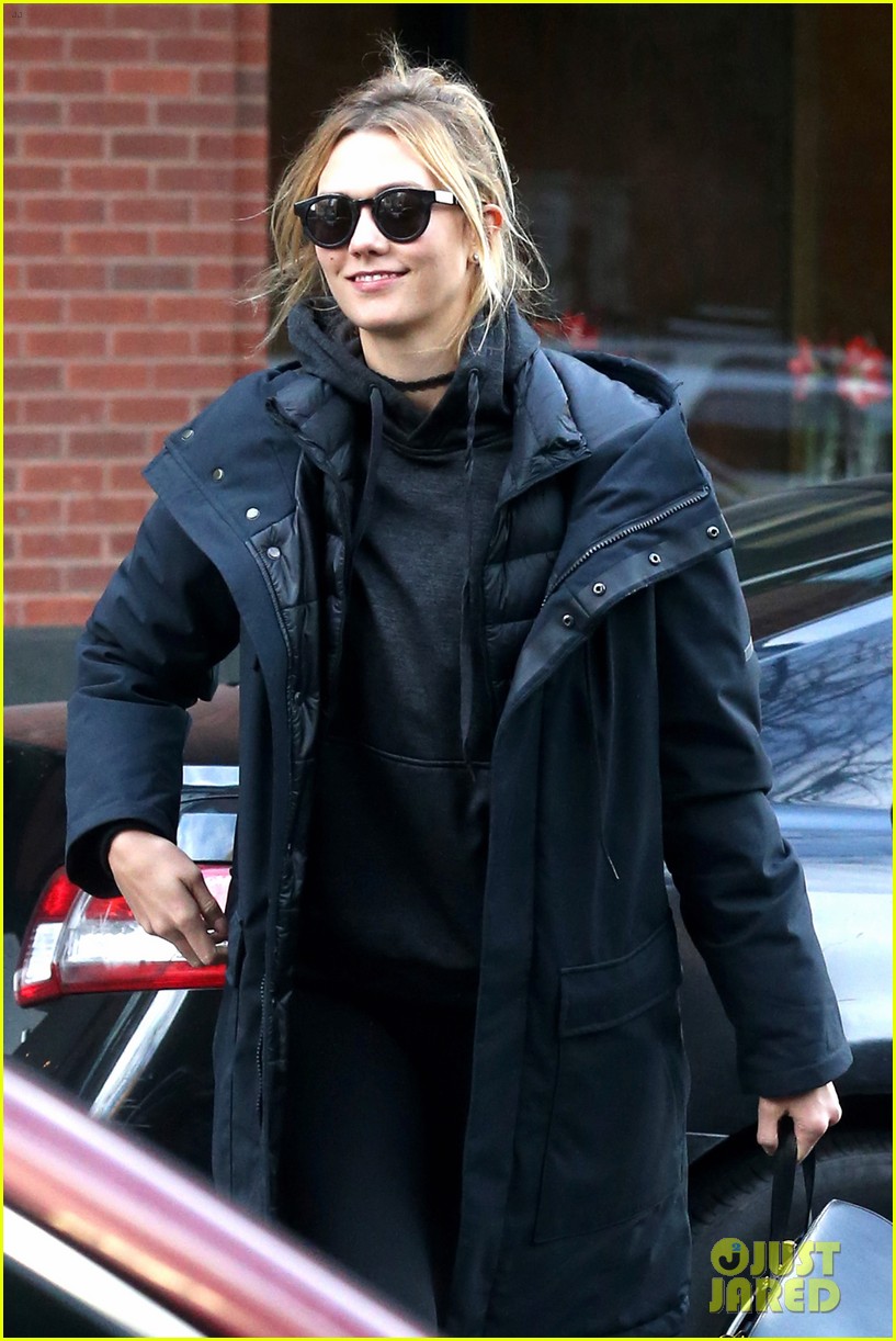 Karlie Kloss Shows Off Her Boxing Skills in Australia!: Photo 3829912 ...