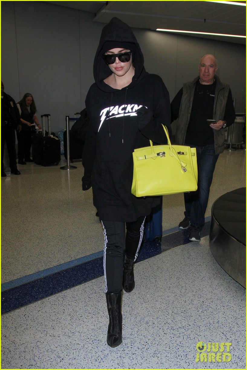 Kris Jenner Shares One of the First Kardashian Family Christmas Photos ...