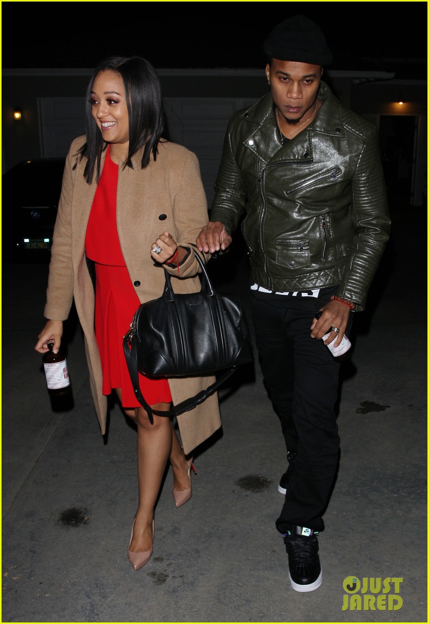 Joe Manganiello, Tia Mowry, & More Ring In the Season at Jennifer Klein ...