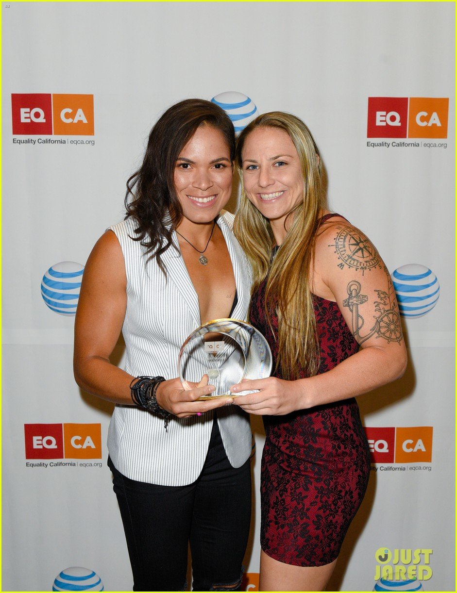 Amanda Nunes' Girlfriend Sends So Much Support for UFC 207: Photo ...