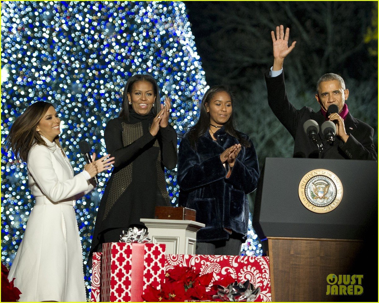 The Obamas Light Their Final Christmas Tree at the White House with ...