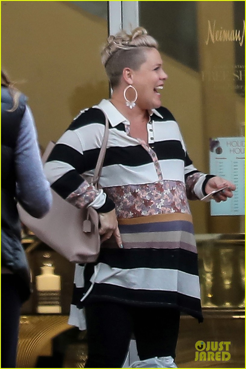 Pink Shows Off Her Major Baby Bump While Christmas Shopping: Photo ...