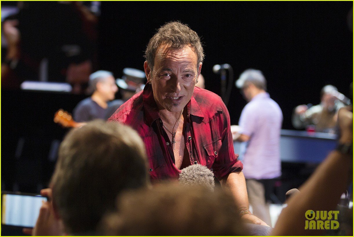 VIDEO: Bruce Springsteen Sends Love to Women's March Participants ...