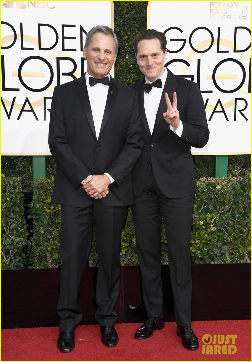 Colin Farrell Took His Mom as His Date to the Golden Globes 2017: Photo ...