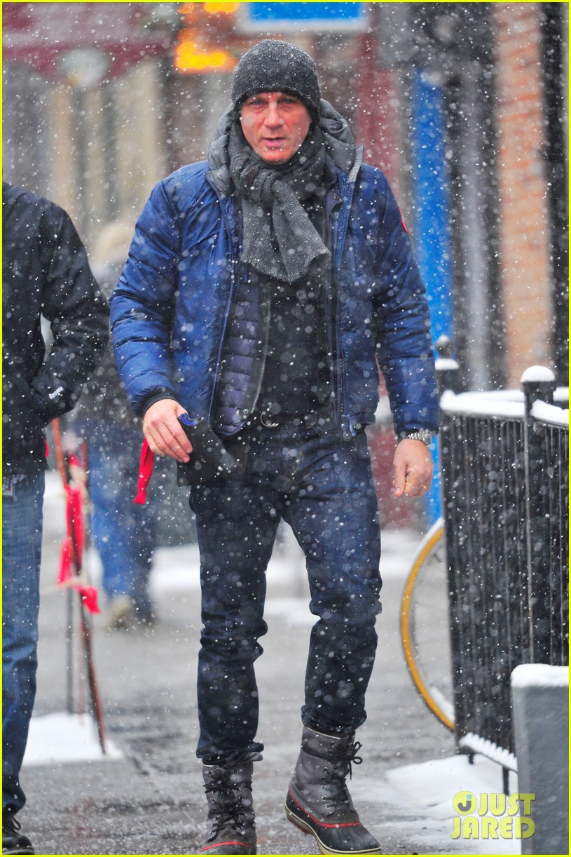 Daniel Craig Gets Caught in the New York City Snow Storm: Photo 3838220 ...