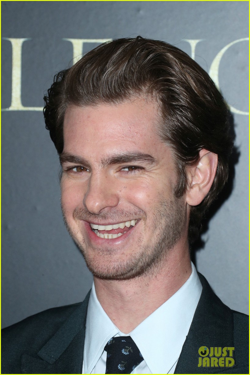 Andrew Garfield Suits Up for the Premiere of 'Silence': Photo 3837358 ...