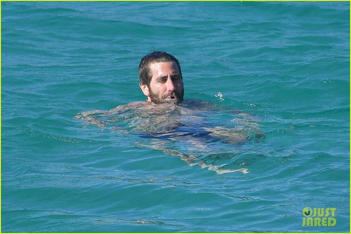 Jake Gyllenhaal Goes Shirtless for a Dip in the Ocean: Photo 3835357 ...