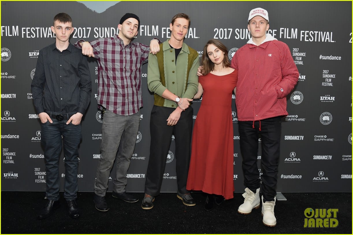 Harris Dickinson Opens Up About Sexuality at 'Beach Rats' Premiere ...