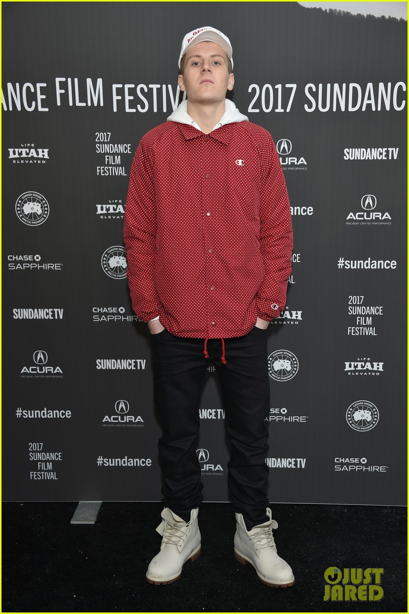 Harris Dickinson Opens Up About Sexuality at 'Beach Rats' Premiere ...