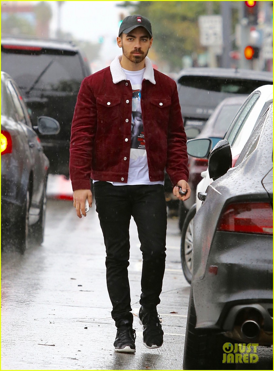 VIDEO: Joe Jonas Strips Down in Steamy Guess Underwear Campaign: Photo ...