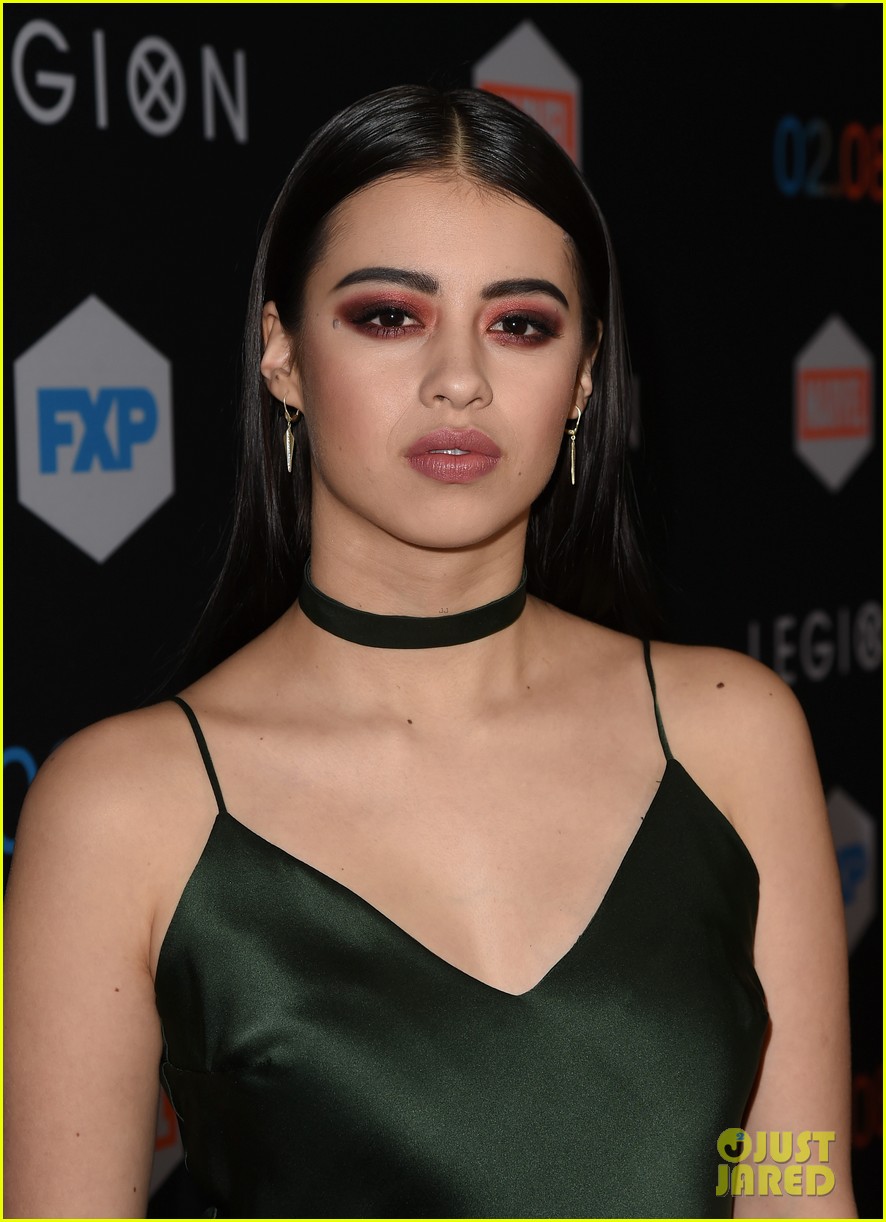 Dan Stevens Brings Wife Susie Hariet To 'Legion' Premiere - Watch New ...