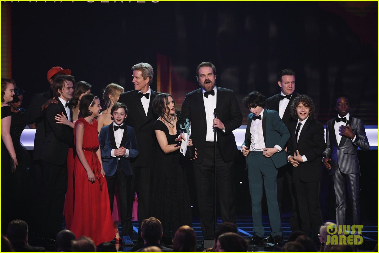 'Stranger Things' Wins at SAG Awards 2017, David Harbour Gives Rousing Speech (Video): Photo ...