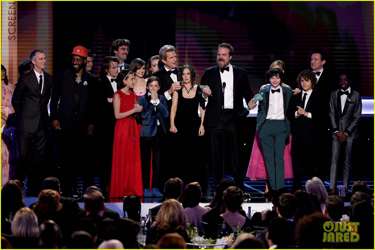 'Stranger Things' Wins at SAG Awards 2017, David Harbour Gives Rousing ...
