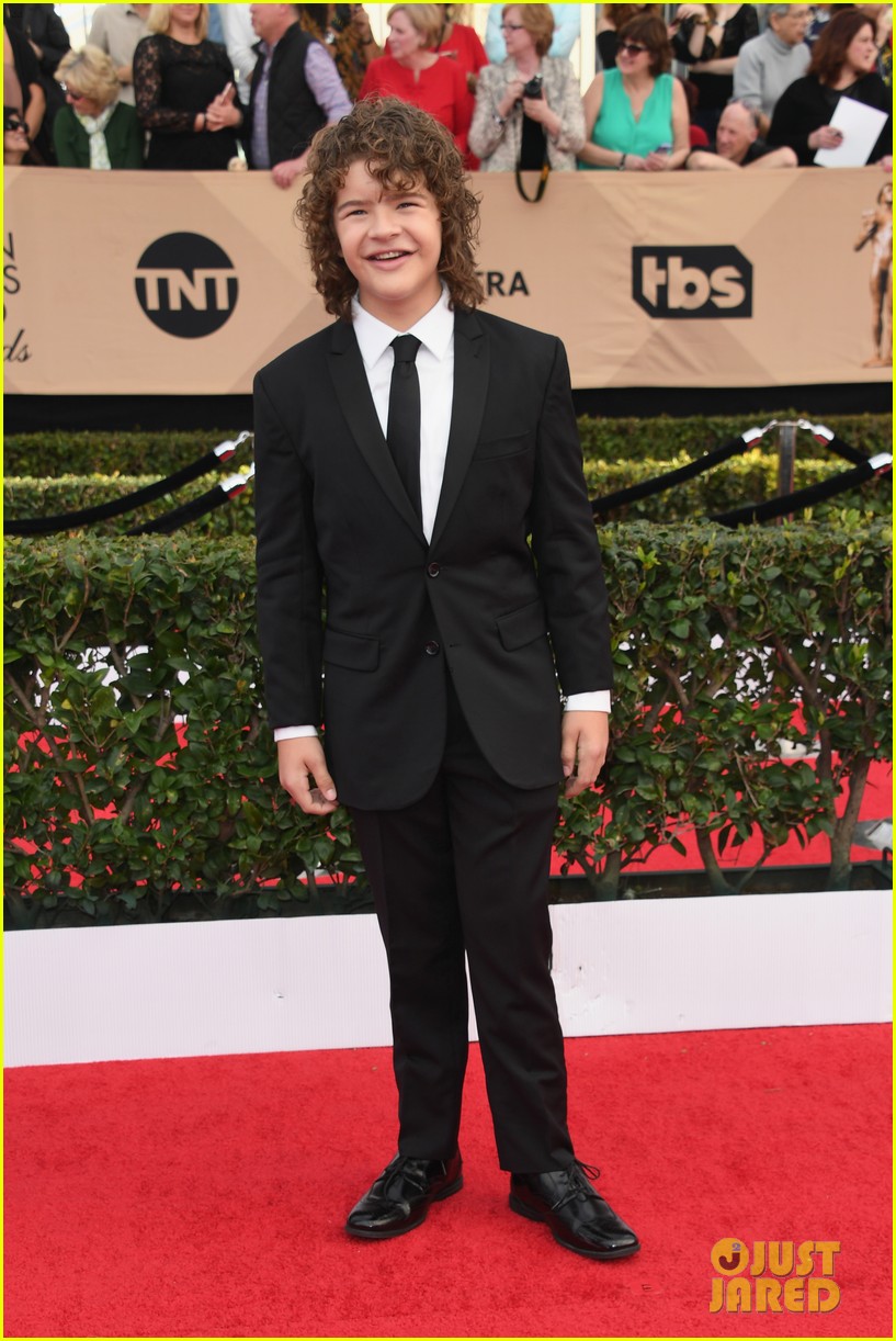 'Stranger Things' Cast Hits the Red Carpet at SAG Awards!: Photo ...