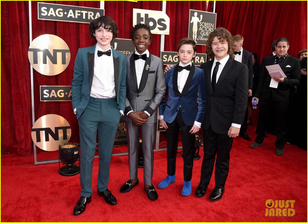 'Stranger Things' Cast Hits the Red Carpet at SAG Awards!: Photo ...