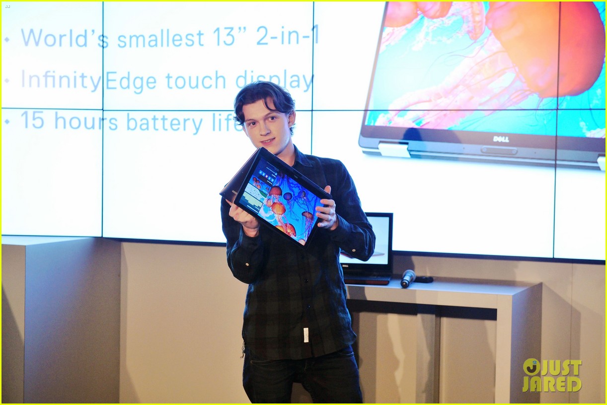 Tom Holland Shows Off New Spidey Suit Features!: Photo 3837154 ...