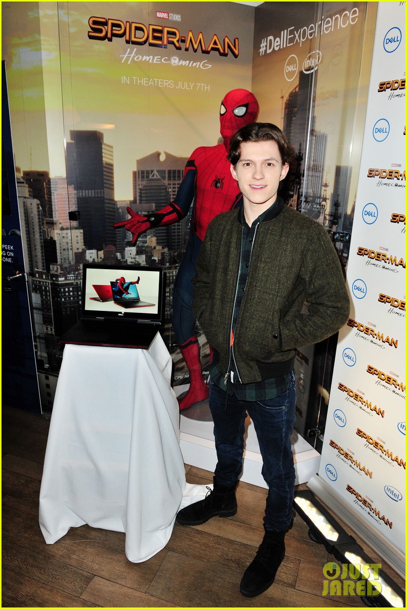 Tom Holland Shows Off New Spidey Suit Features!: Photo 3837163 ...
