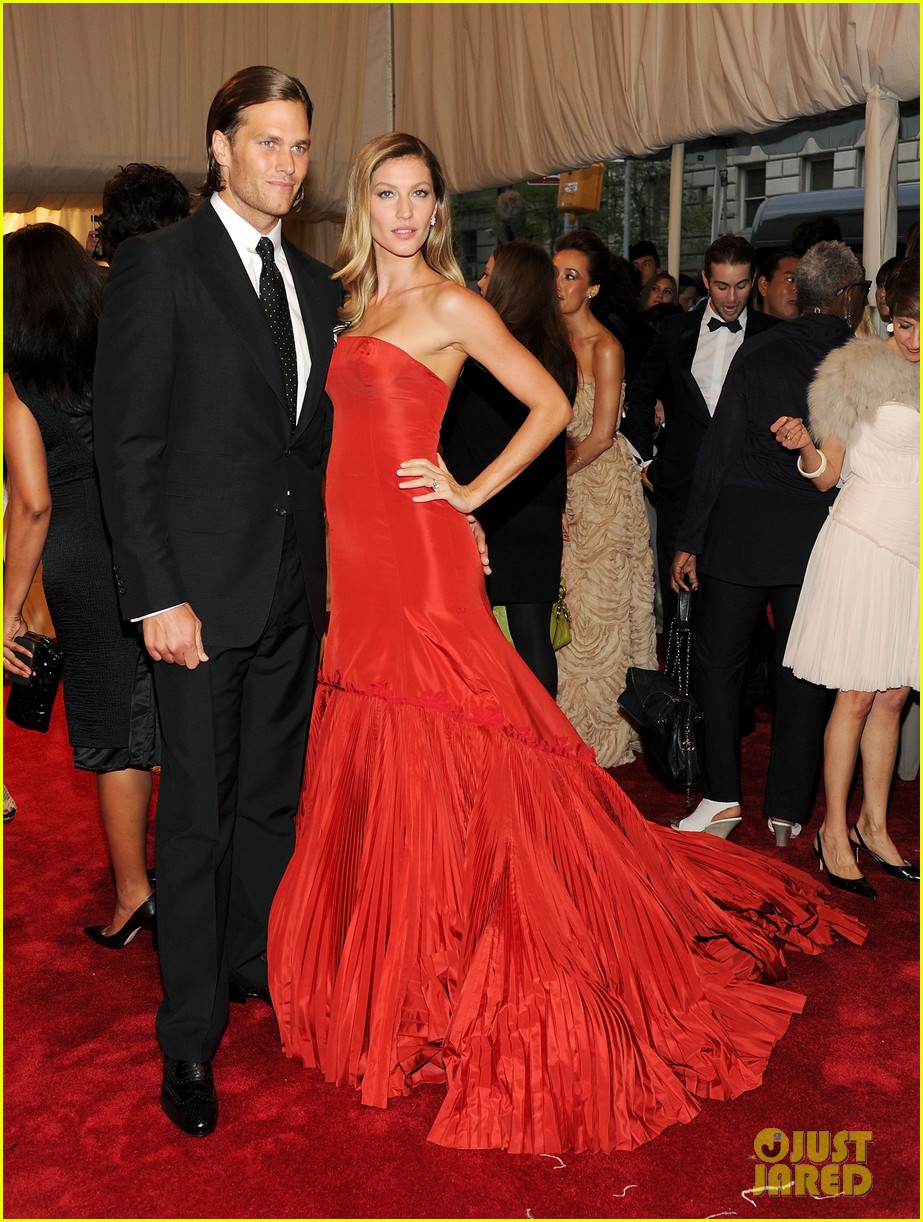 Gisele Bundchen & Tom Brady Named Co-Chairs of Met Gala 2017: Photo ...