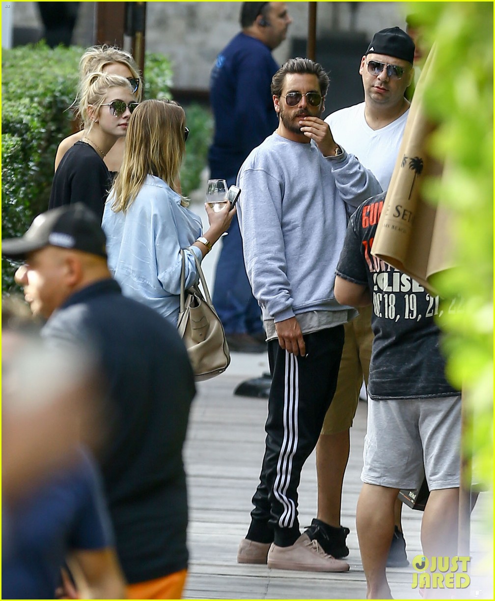 Scott Disick Continues Partying in Miami As Kourtney Kardashian Gets ...