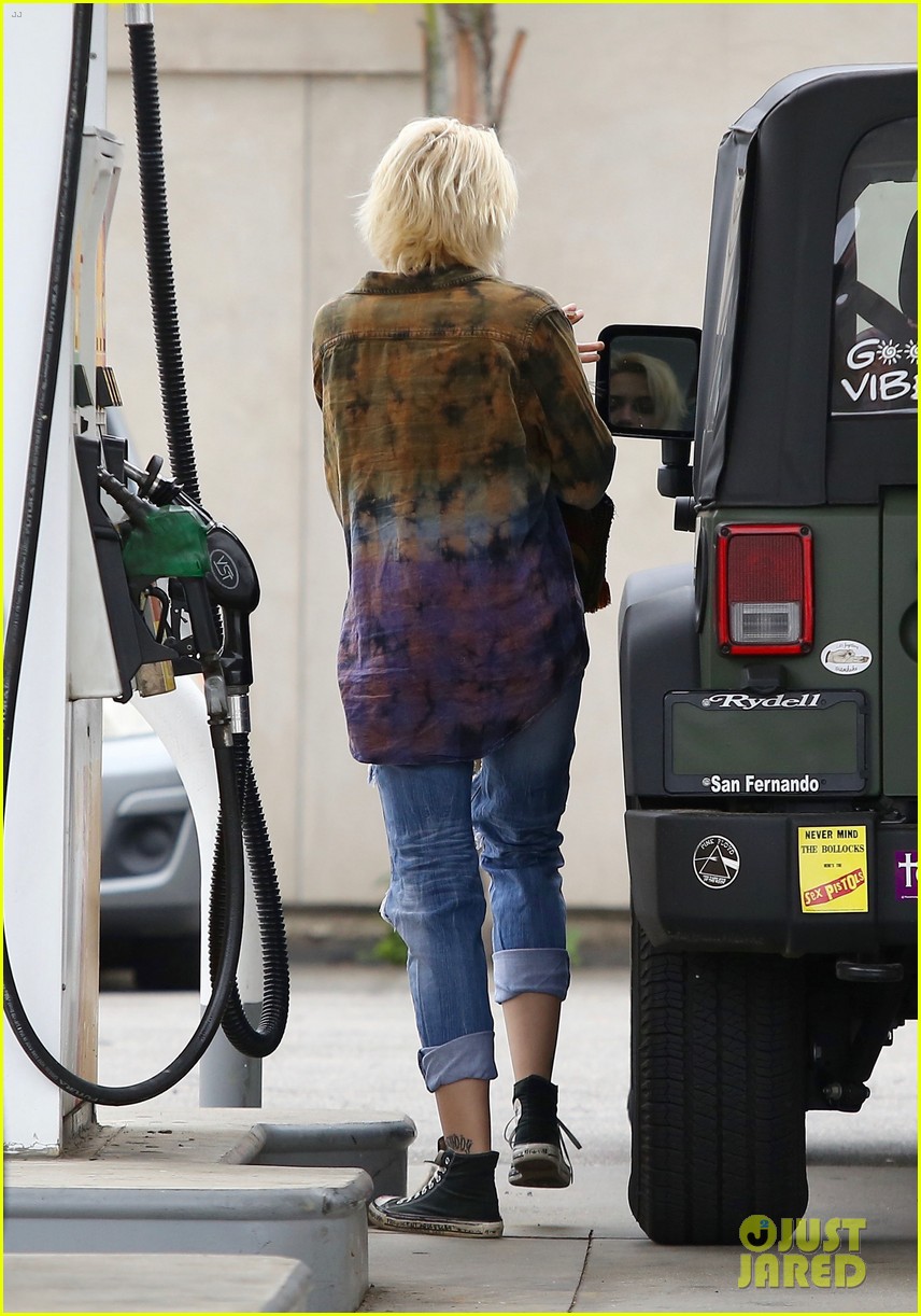 Paris Jackson Took Photo with Police Officer at Protest: Photo 3854276 ...