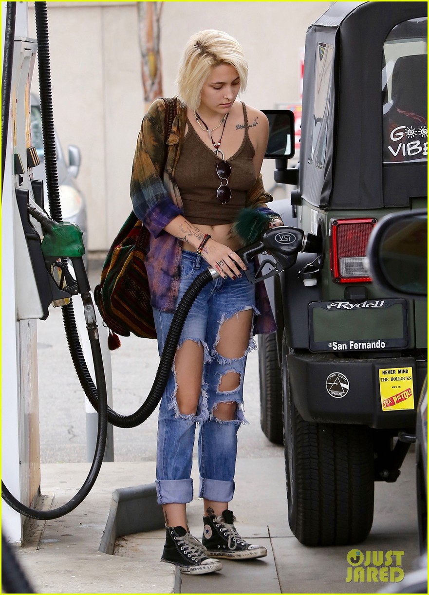 Paris Jackson Took Photo with Police Officer at Protest: Photo 3854288 ...