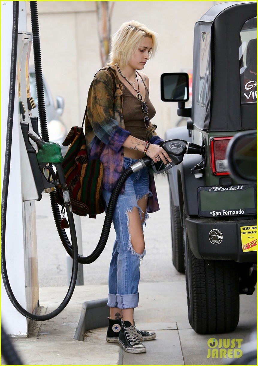 Paris Jackson Took Photo with Police Officer at Protest: Photo 3854293 ...