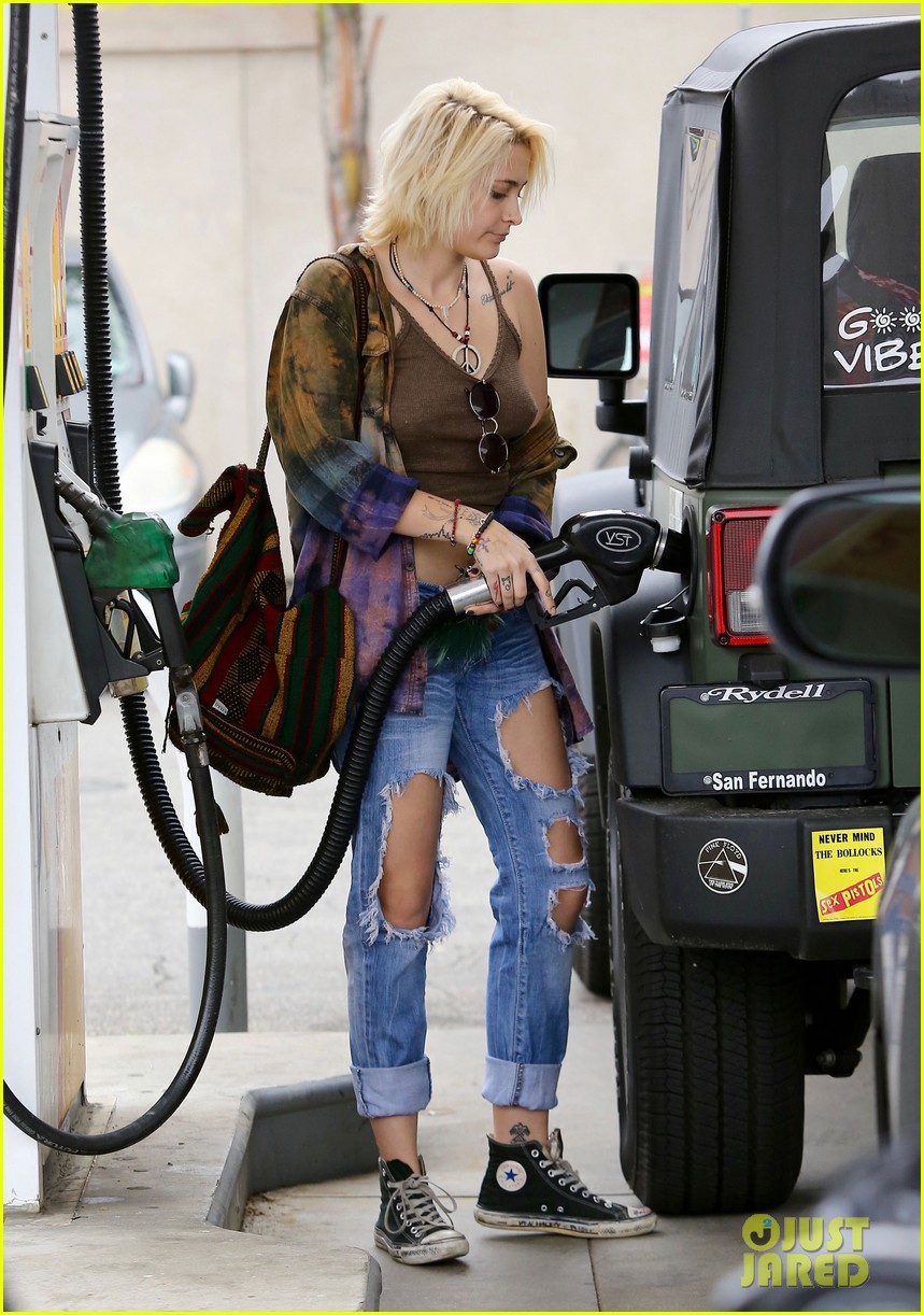 Paris Jackson Took Photo with Police Officer at Protest: Photo 3854295 ...