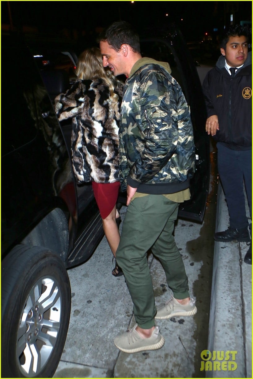 Ryan Lochte Helps Pregnant Girlfriend Kayla Rae Reid To Car After Night ...