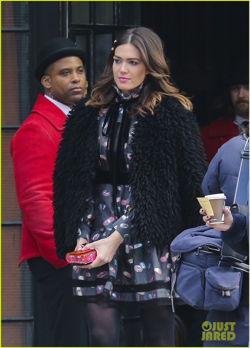 Mandy Moore Reacts to Milo Ventimiglia With No Facial Hair: 'I Don't ...