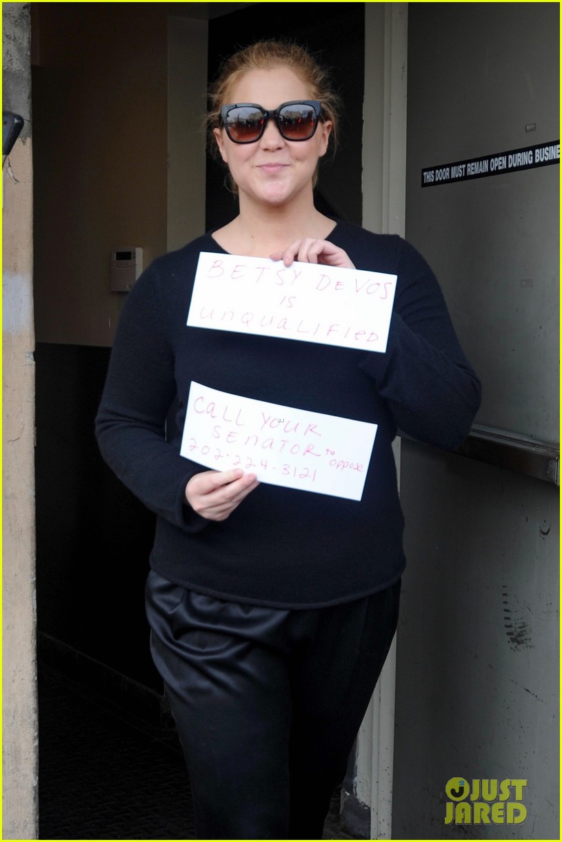 Amy Schumer Holds Signs in Protest Against Betsy DeVos: Photo 3851958 ...