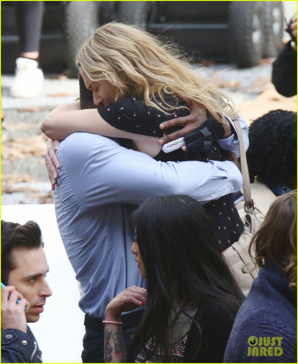 Idris Elba & Kate Winslet Kiss on 'Mountain Between Us' Set: Photo 3863341 | Idris Elba, Kate ...