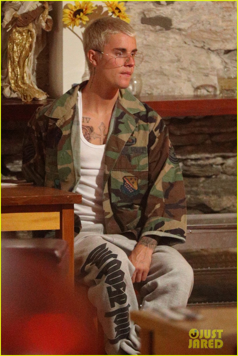 Justin Bieber Goes Shirtless at New Zealand Bar: Photo 3876991 | Justin Bieber, Shirtless Photos ...