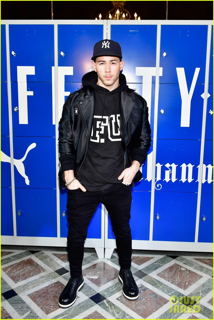 Cara Delevingne, Nick & Joe Jonas Support Rihanna At Her 'Fenty x Puma ...