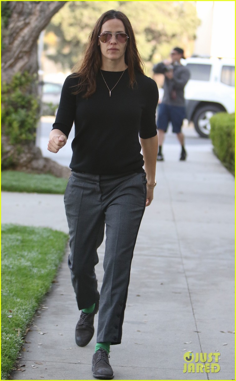 Jennifer Garner Wears Festive Green Socks on St. Patrick's Day: Photo ...