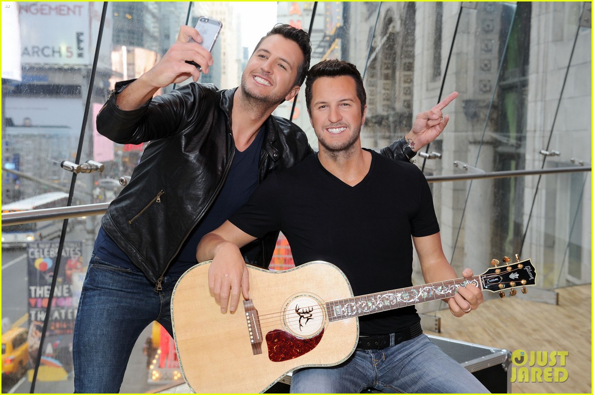 Luke Bryan Unveils His Madame Tussauds Wax Figure: Photo 3868771 ...