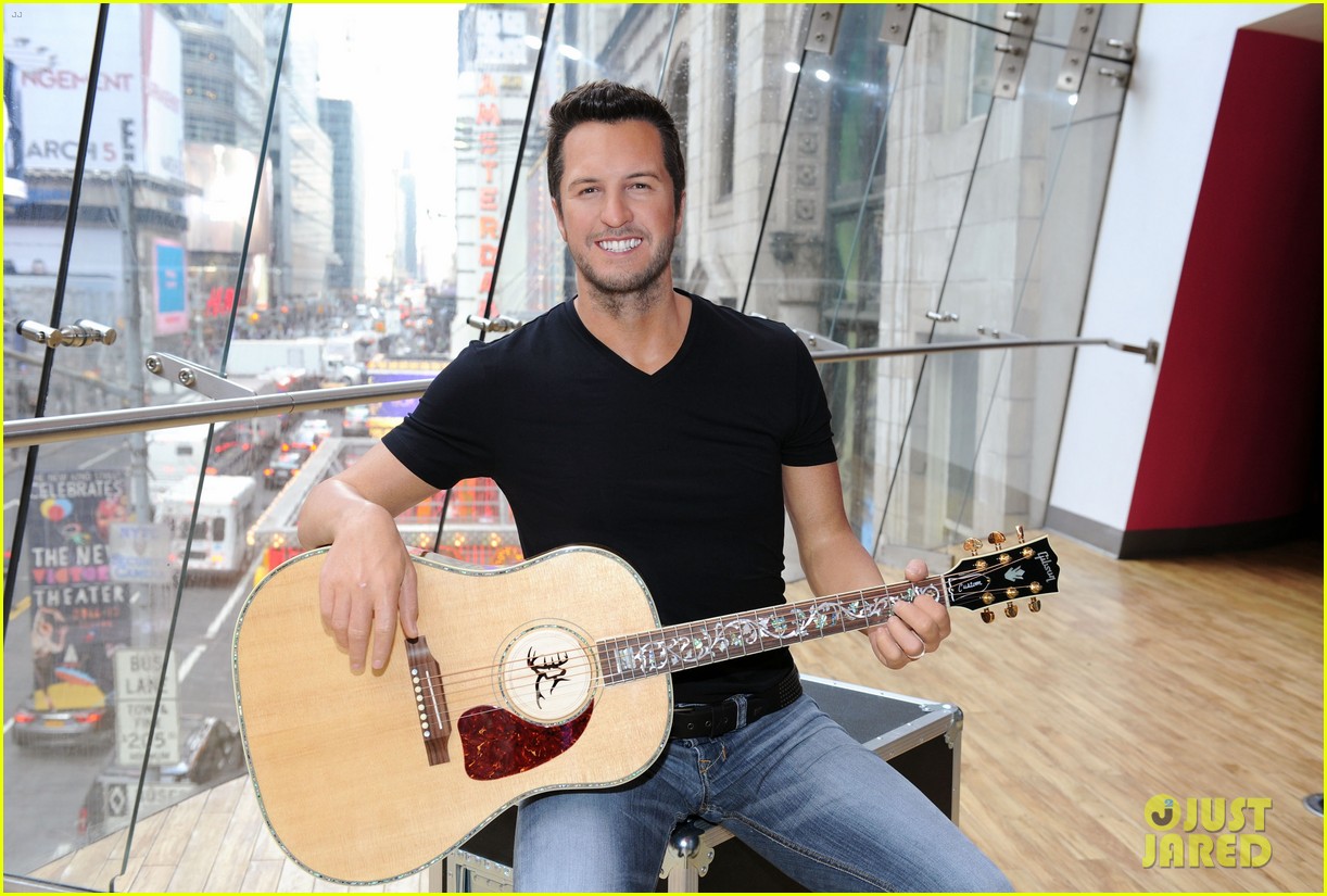 Luke Bryan Unveils His Madame Tussauds Wax Figure: Photo 3868774 ...