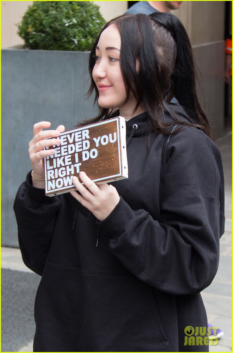 Noah Cyrus Reveals the Best Singer in Her Family! : Photo 3879377 ...