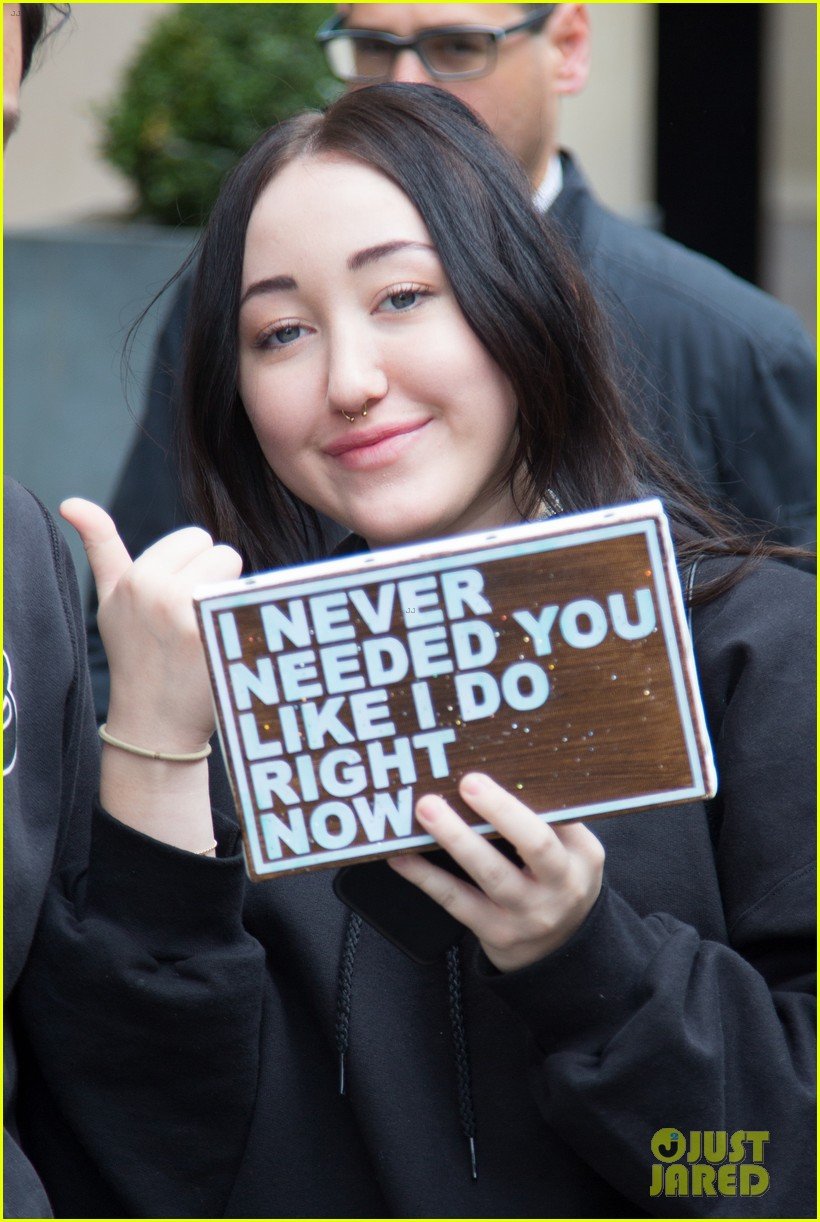 Noah Cyrus Reveals the Best Singer in Her Family! : Photo 3879378 ...