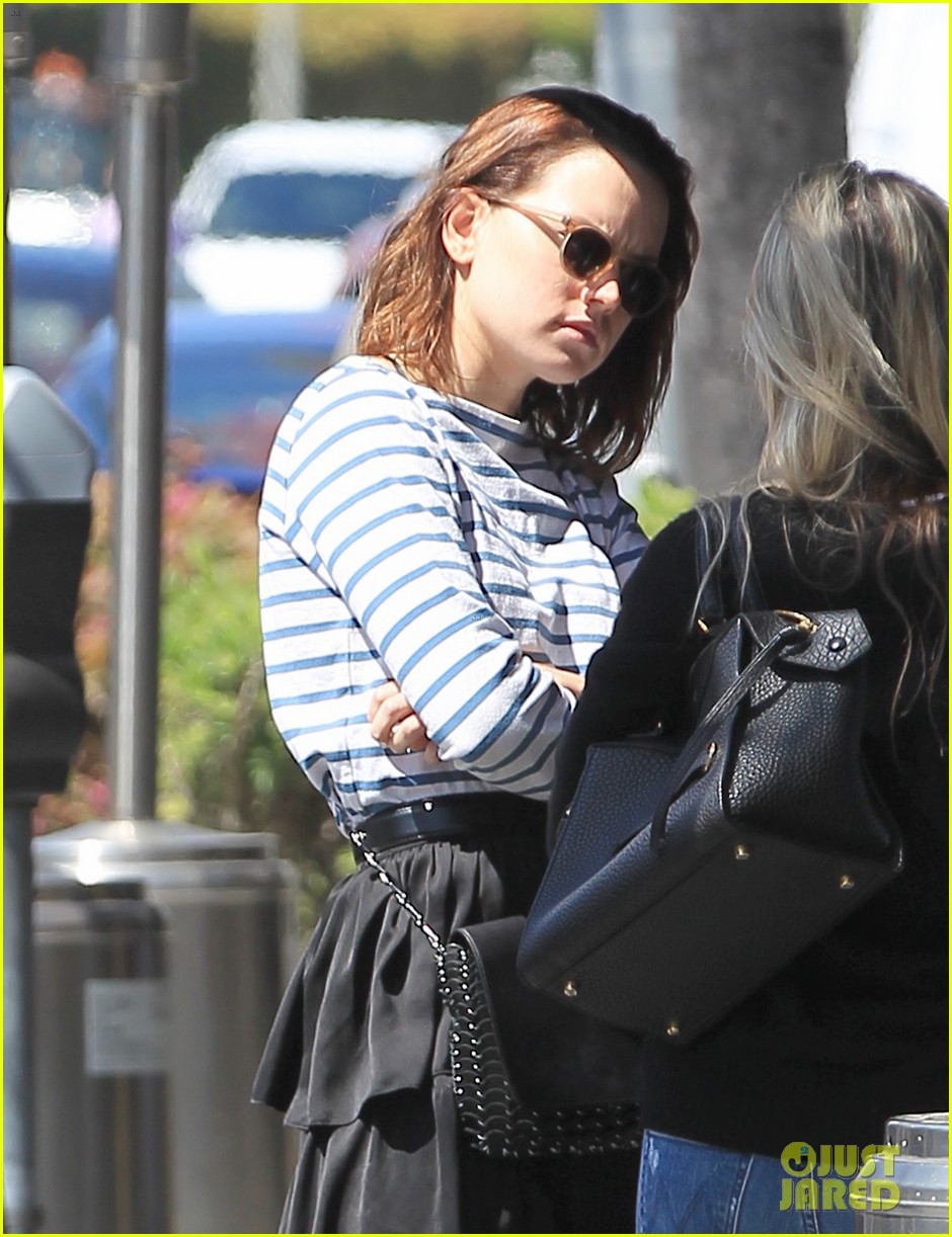 Daisy Ridley Grabs Lunch with Friends in Beverly Hills: Photo 3878525 ...