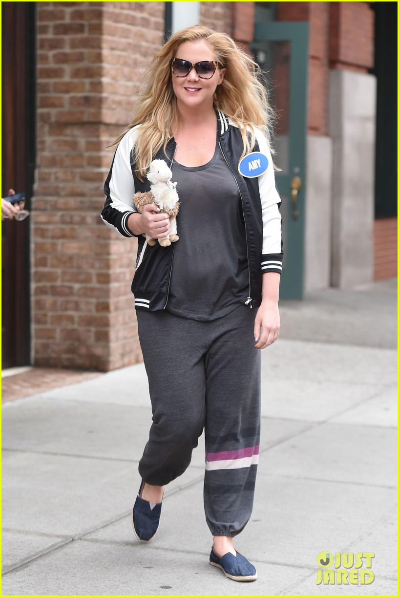 Amy Schumer is All Smiles Hanging Out in NYC: Photo 3869412 | Photos ...