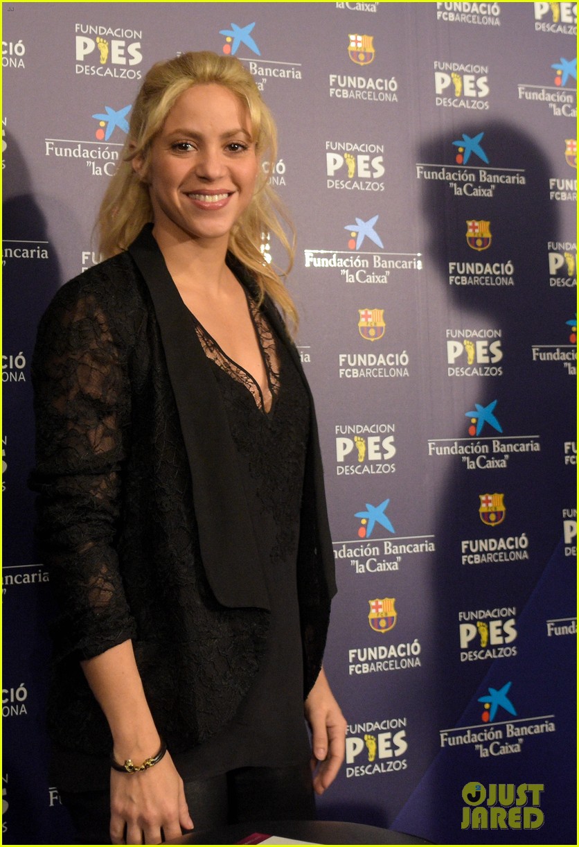 Shakira Helps Launch The Barranquilla School Project!: Photo 3879164 ...
