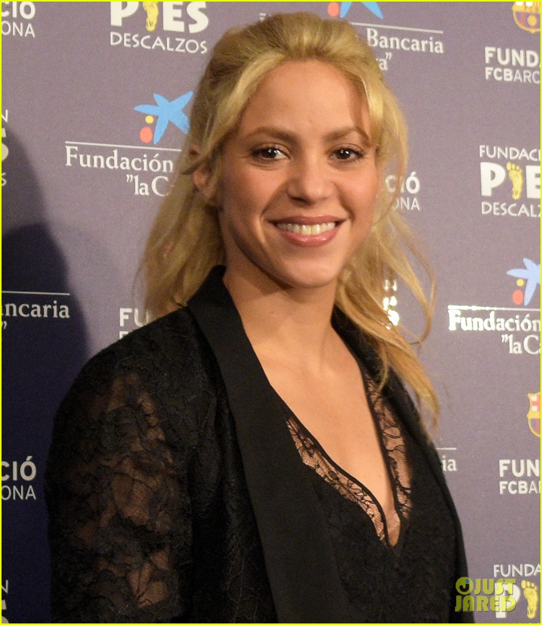 Shakira Helps Launch The Barranquilla School Project!: Photo 3879166 ...