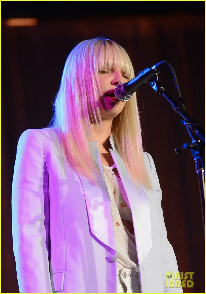 Sia Has Shown Her Face Many, Many Times Without a Wig: Photo 3877807 ...
