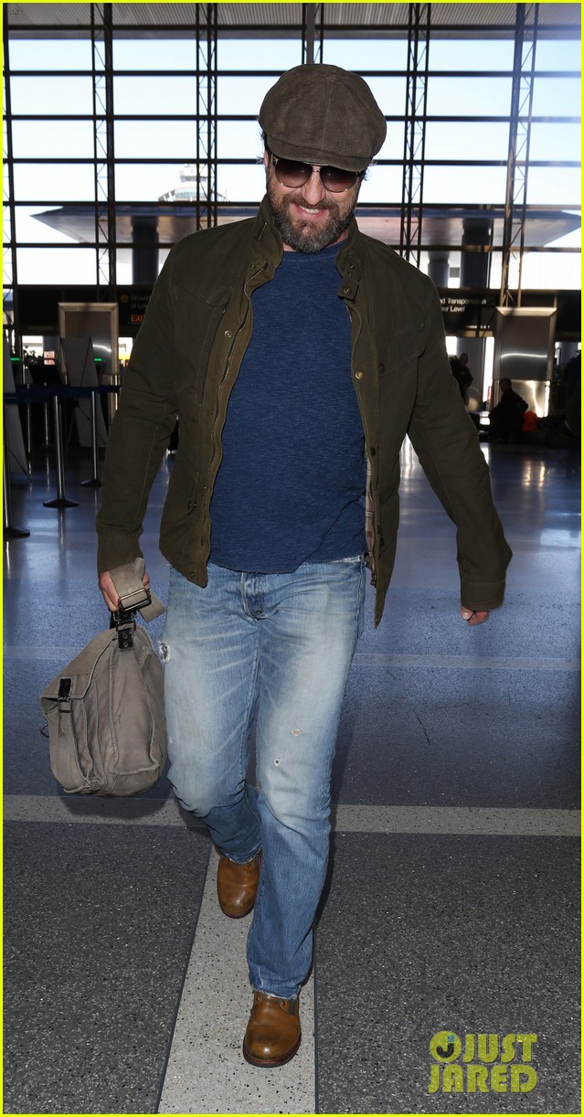 Gerard Butler Travels Light for Flight Out of L.A.: Photo 3880820 ...