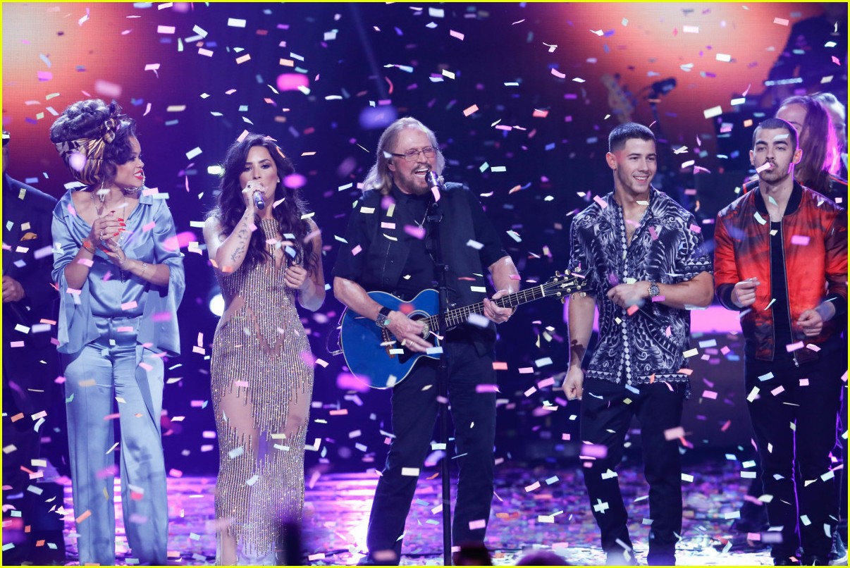 Barry Gibb Brings “Stayin’ Alive” Back to Life in Electrifying Tribute ...