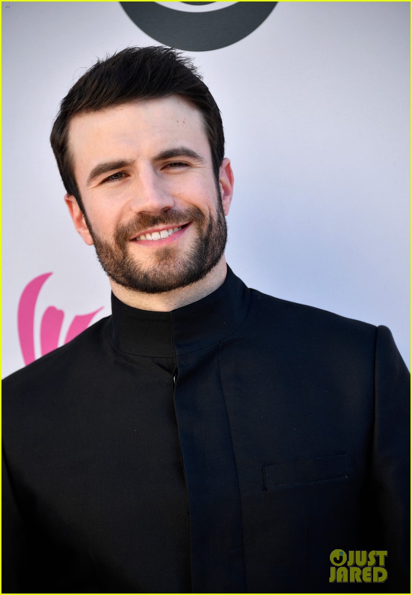 Sam Hunt Poses on ACM Awards 2017 Red Carpet Before Performance!: Photo ...