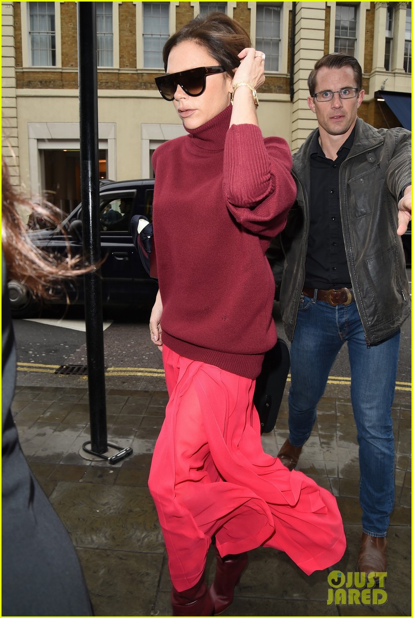 Victoria Beckham Bundles Up as She Travels to Paris: Photo 3894922 ...