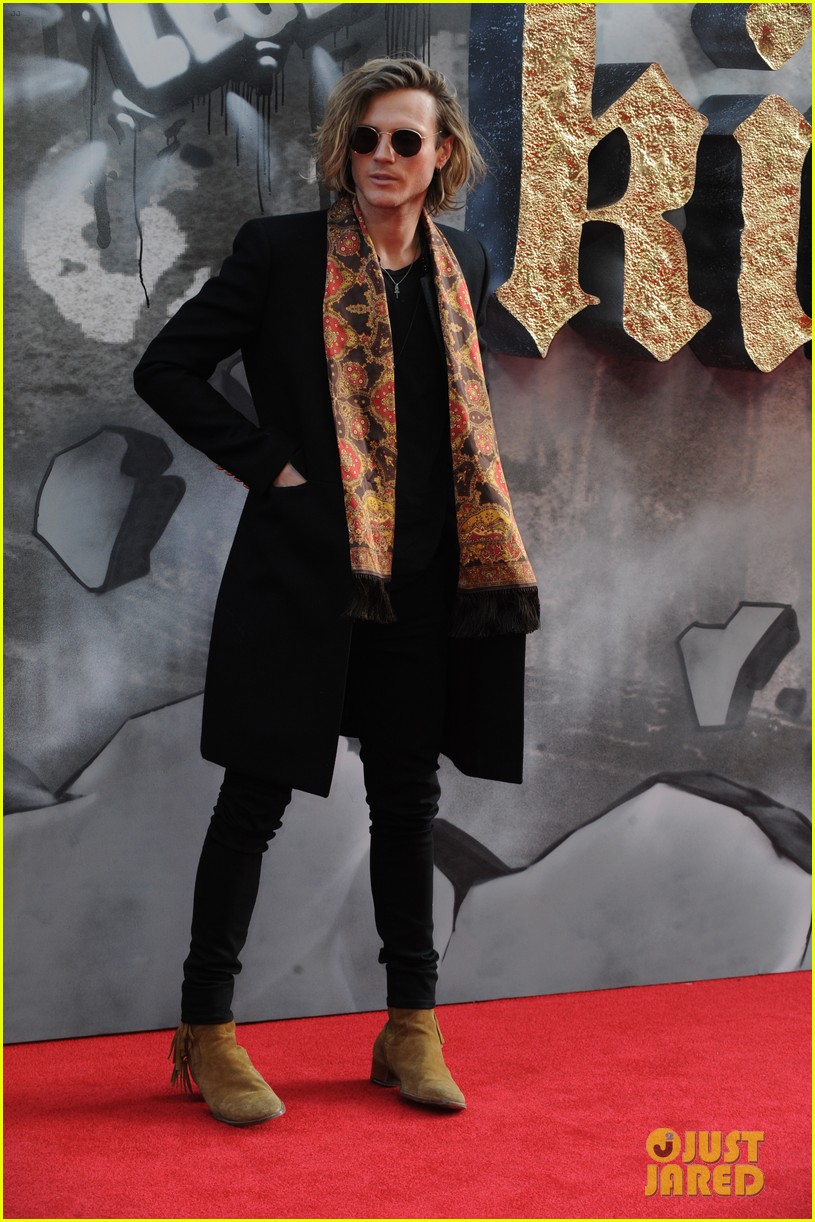 Charlie Hunnam Had to Convince Guy Ritchie to Cast Him in 'King Arthur ...