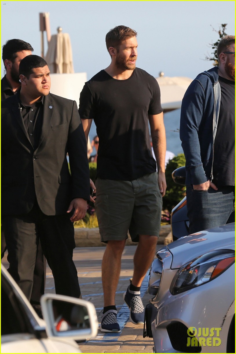 Calvin Harris Grabs Dinner with Friends in Malibu: Photo 3906744 ...