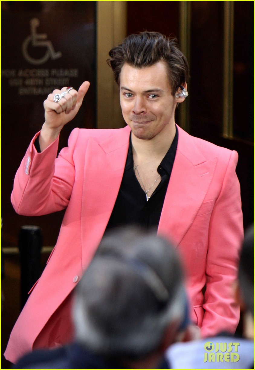 Harry Styles Debuts 'Carolina' During 'Today Show' Performance: Photo ...